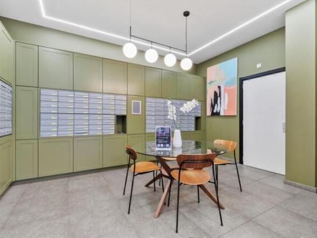 Studio flat for rent in Riverbank Way, London, TW8