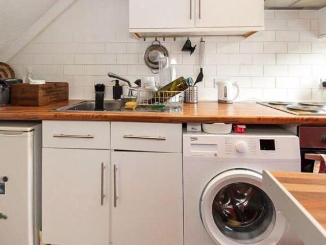 Studio flat for rent in Roman Road, London E3