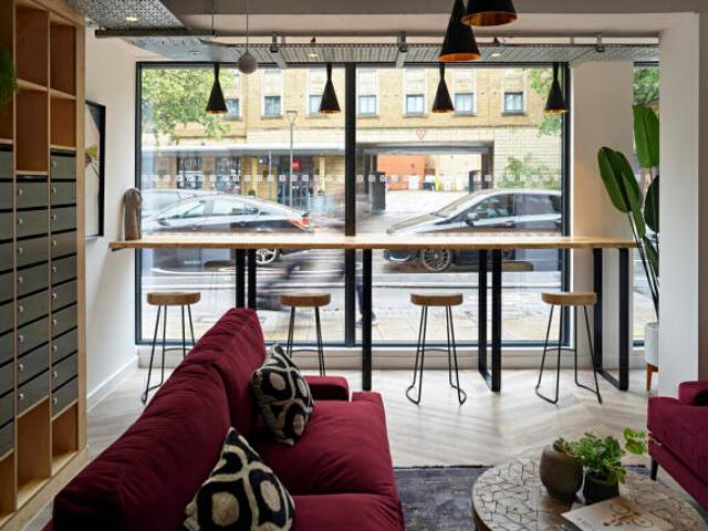 Studio flat for rent in Romford Road, London, E14