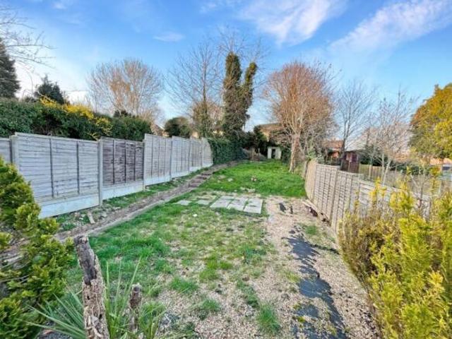 Studio flat for rent in Room 1, 56 Richmond Hill, Luton, Bedfordshire, LU2 7JG, LU2