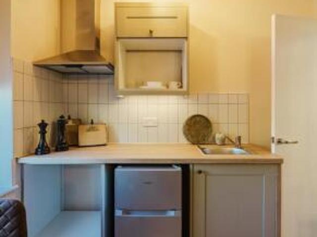 Studio flat for rent in Room 2, Rosehill Street, DE23
