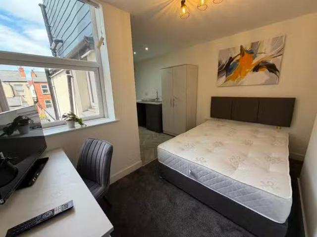 Studio flat for rent in Room 4, Davenport Road, DE24