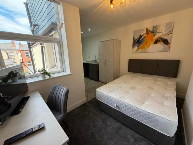 Studio flat for rent in Room 4, Davenport Road, DE24