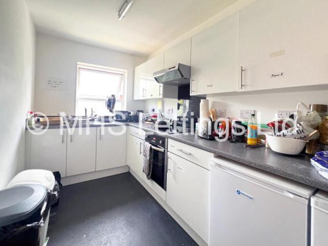 Studio flat for rent in Room 7, 4 Midland Road, Leeds, LS6 1BQ, LS6