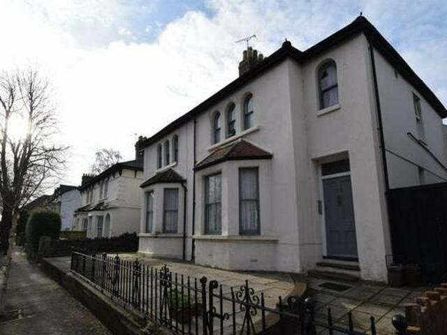 Studio flat for rent in Roath Cardiff CF24