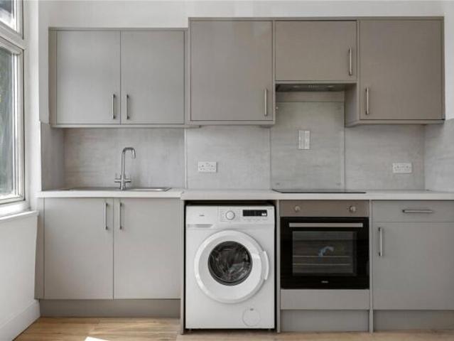 Studio flat for rent in Rock Street, London, N4