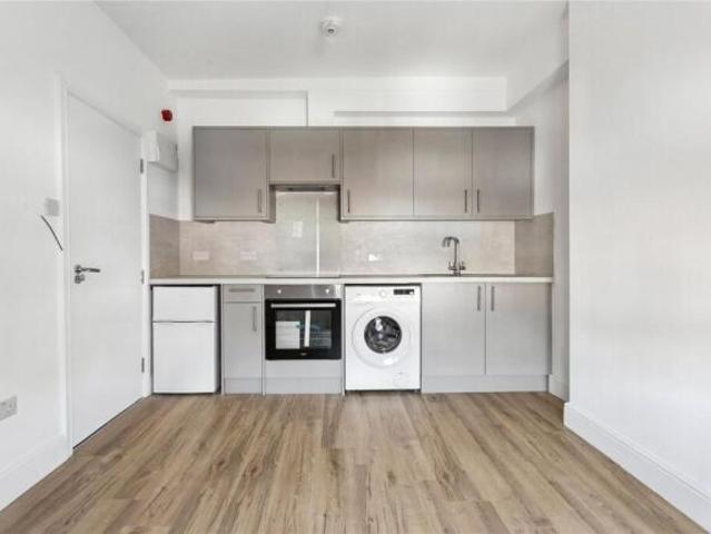 Studio flat for rent in Rock Street, London, N4