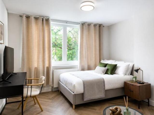 Studio flat for rent in Rodway Road, London, SW15 5DS, SW15