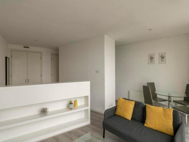 Studio flat for rent in Rotunda, New Street, Birmingham, B2