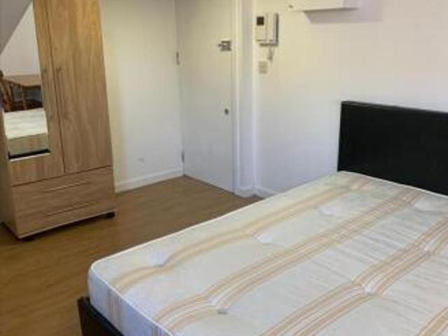 Studio flat for rent in Royal College Street, London, NW1