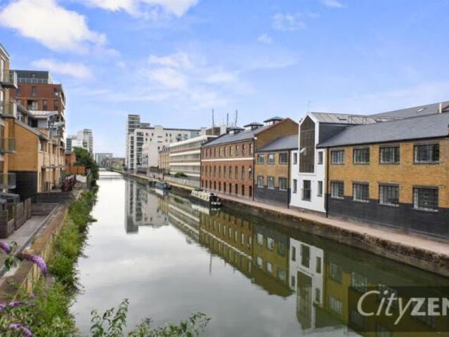 Studio flat for rent in Sail Loft Court, Dod Street, London, E14
