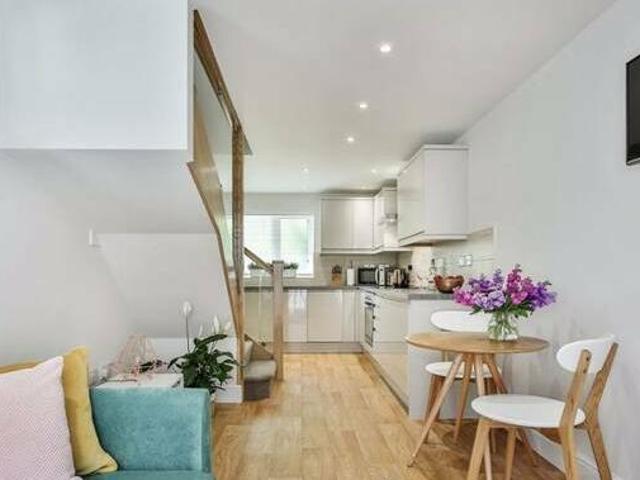 Studio flat for rent in Sale Hill S10