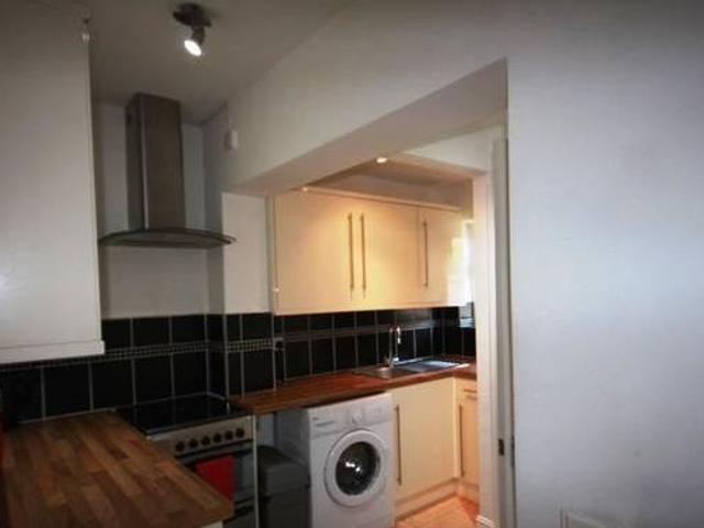 Studio flat for rent in Saxon Court High Street B50