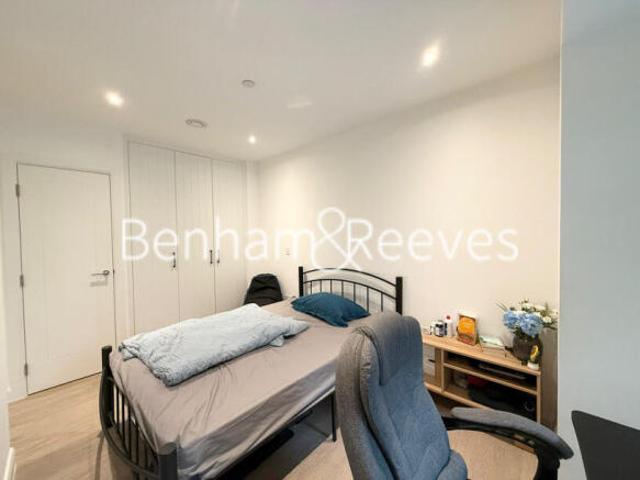 Studio flat for rent in Seagull Lane, Custom house, E16