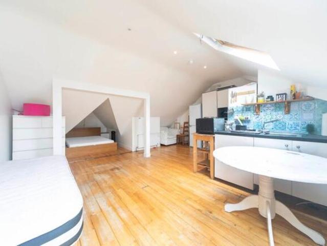 Studio flat for rent in Sellons Avenue, Harlesden, NW10