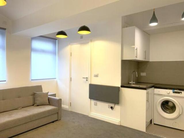 Studio flat for rent in Seven Sisters Road, Holloway, N7