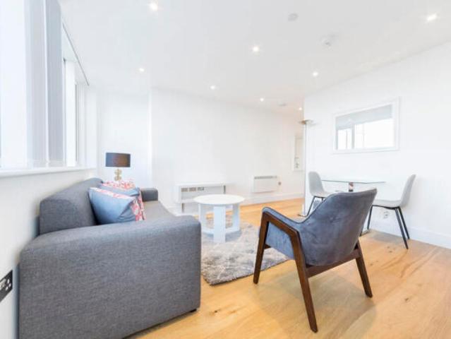 Studio flat for rent in Skyline, SLOUGH, SL1