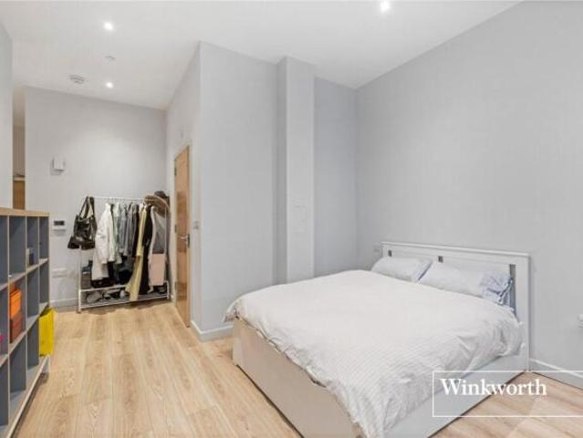 Studio flat for rent in Shakespeare Road, London, N3