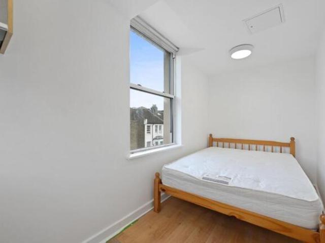 Studio flat for rent in Shepherds Bush Road, Brook Green, London W6