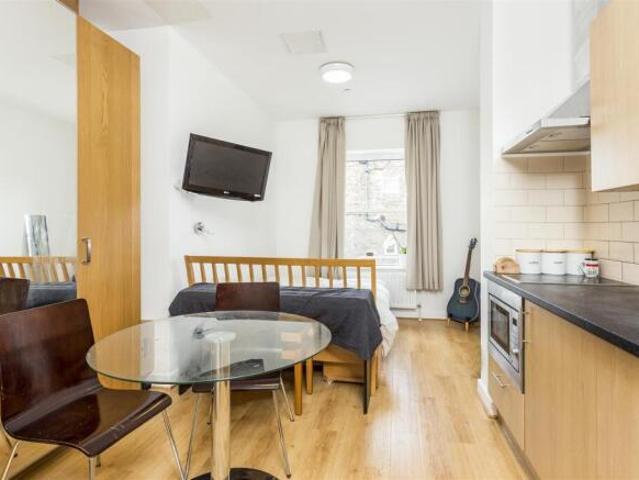Studio flat for rent in Shepherds Bush Road, Brook Green, London, W6