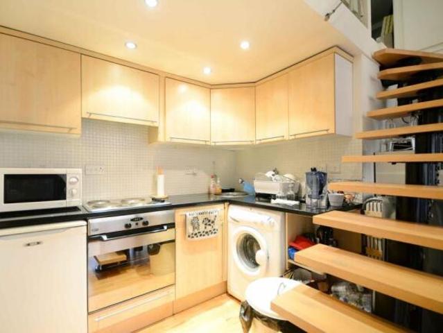 Studio flat for rent in Sinclair Gardens, Brook Green, London, W14