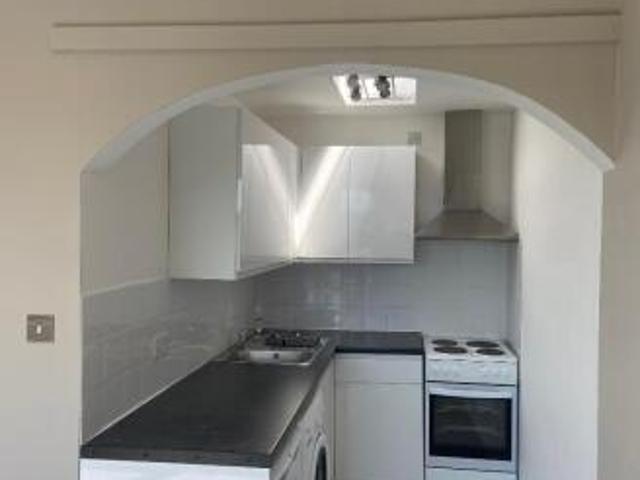Studio flat for rent in Sinclair Gardens, London, W14