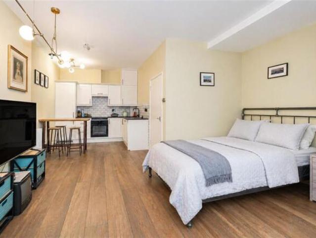 Studio flat for rent in Sinclair Road, London, W14