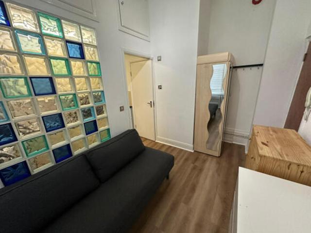 Studio flat for rent in Somerfield Road, Finsbury Park, N4