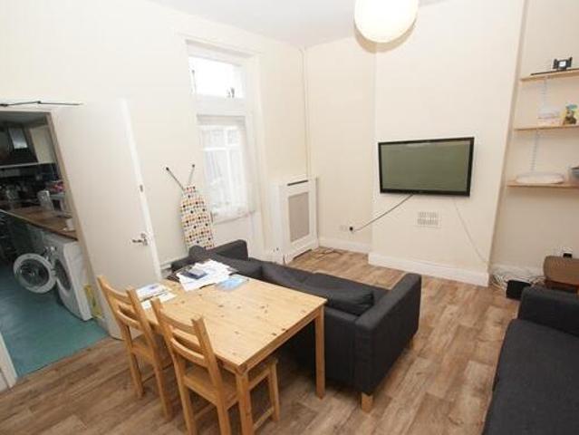 Studio Flat For Rent In Southmead Road, Bristol