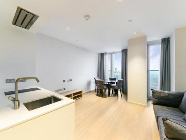 Studio flat for rent in Southbank Tower London, SE1