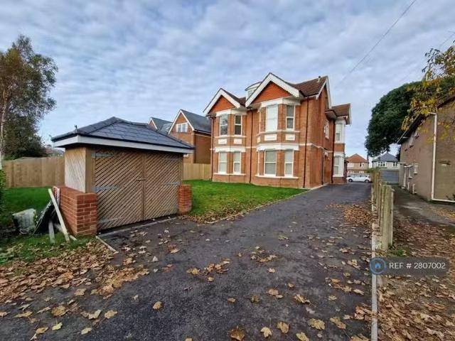 Studio flat for rent in Southbourne Road, Bournemouth, BH6