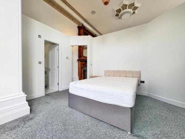 Studio flat for rent in Spenfield House, Spenfield Court, Far Headingley, Leeds, LS16