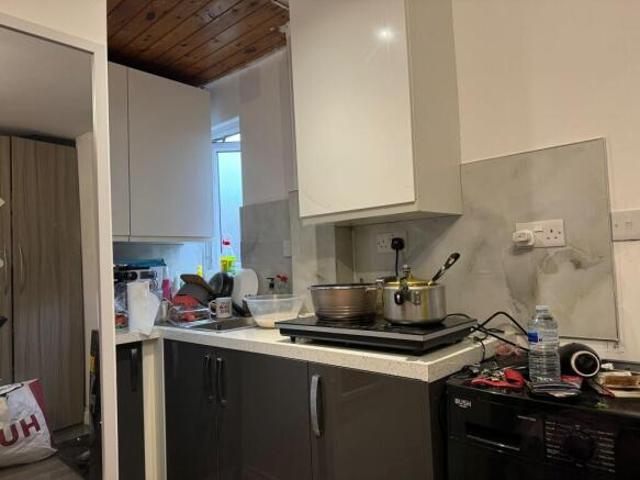 Studio flat for rent in Springwell Road, Hounslow, Middlesex, TW5