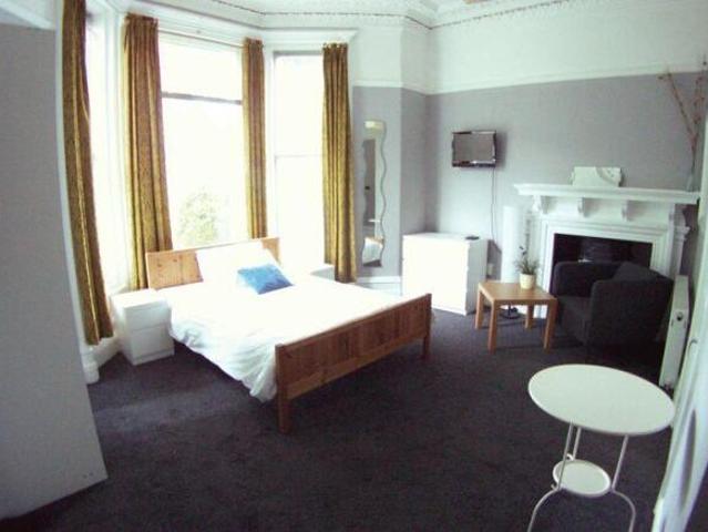 Studio flat for rent in Spring Road, Leeds, LS6