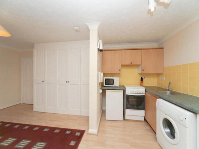 Studio flat for rent in Swan Drive, London, NW9