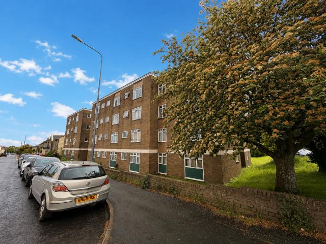 Studio flat for rent in St Clements Court, BS16