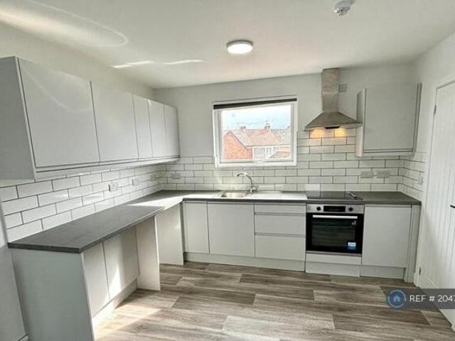 Studio Flat For Rent In St. George, Bristol