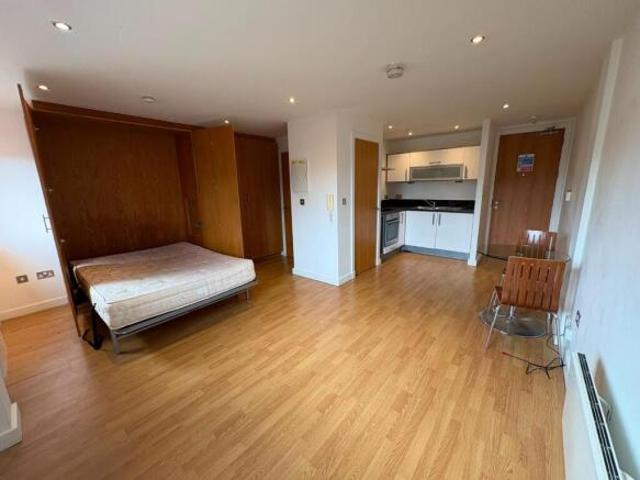 Studio flat for rent in St. Georges Close, Sheffield, S3