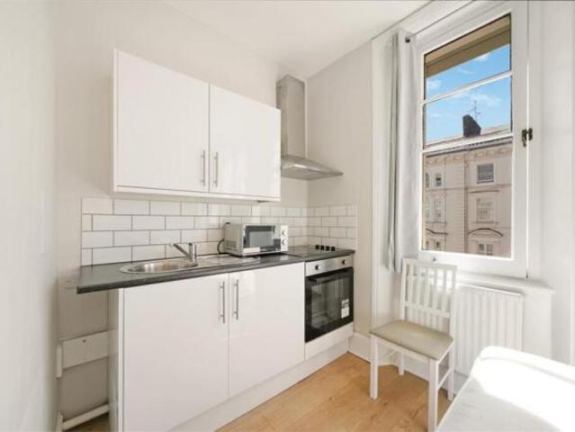 Studio flat for rent in St. Georges Drive, SW1V