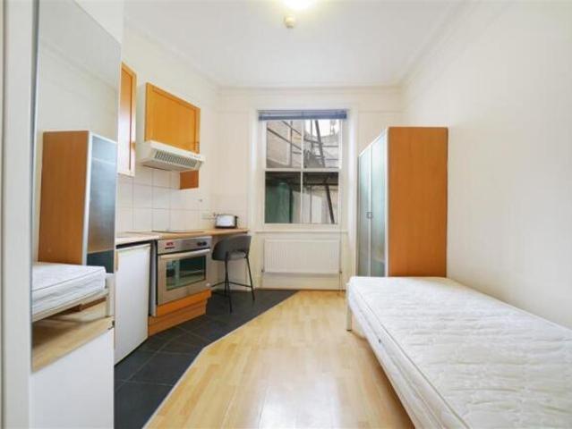 Studio flat for rent in St. Georges Drive, SW1V