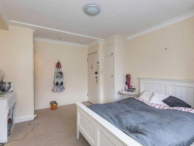 Studio flat for rent in St Georges Square, Pimlico, SW1V