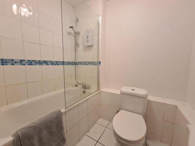 Studio flat for rent in St. Ives Close, Luton, Bedfordshire, LU3