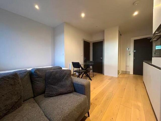Studio flat for rent in St. Johns Road, Isleworth, Middlesex, TW7