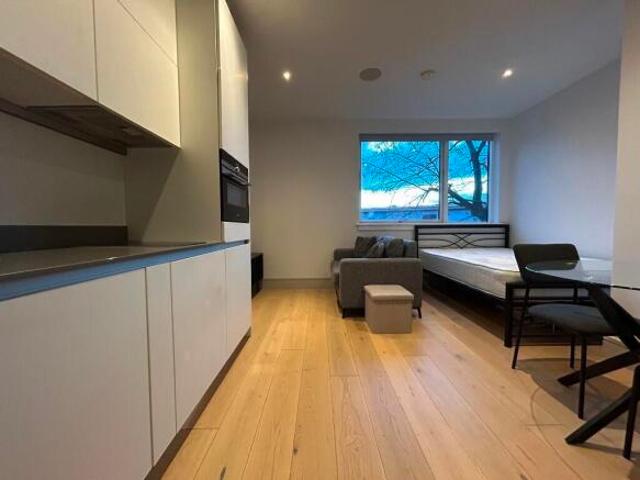 Studio flat for rent in St. Johns Road, Isleworth, Middlesex, TW7