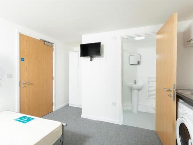 Studio flat for rent in St Martins House, Wellsway, Bath, BA2