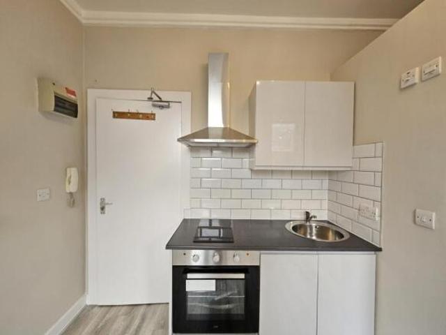 Studio flat for rent in St Pauls Avenue, Brent, London, NW2