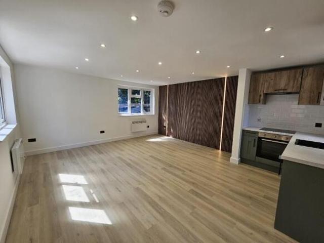 Studio flat for rent in St. Pauls Avenue, London, NW2