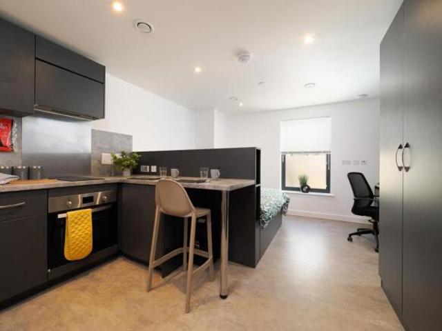 Studio flat for rent in St. Peters Sterrt, Canterbury, Kent, CT1