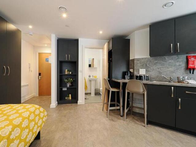 Studio flat for rent in St. Peters Street, Canterbury, Kent, CT1