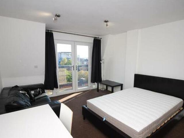 Studio Flat For Rent In Stowell Street